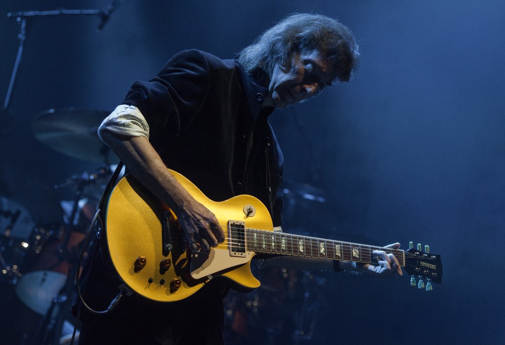 Steve Hackett - Foxtrot at Fifty: Tour news : At The Barrier