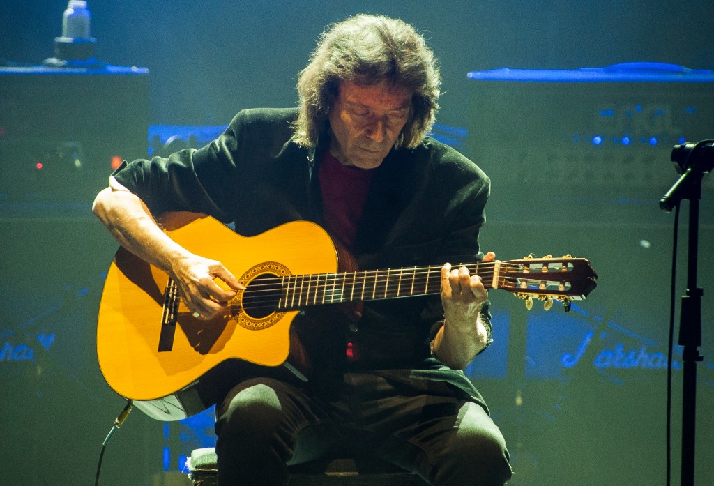 Steve Hackett - Liverpool Philharmonic: Live Review : At The Barrier