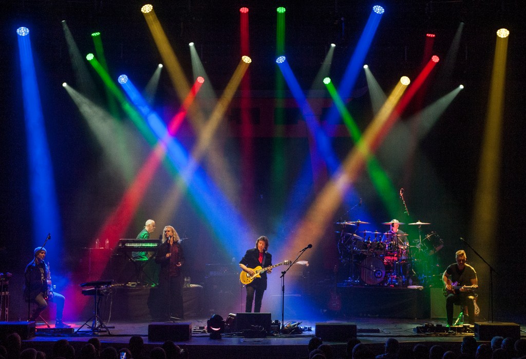 Steve Hackett - Liverpool Philharmonic: Live Review : At The Barrier
