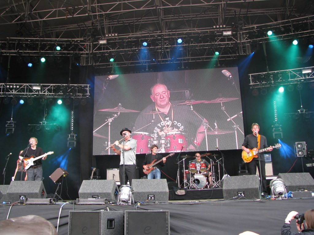 Stackridge - Stackridge and Friendliness: Album Reviews : At The Barrier