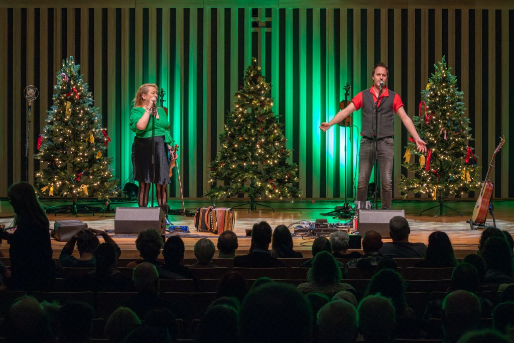 Eliza Carthy and Jon Boden's Wassail - Stoller Hall, Manchester: Live ...