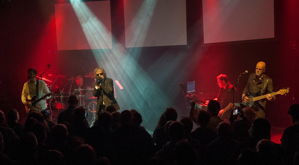 The IQ Weekender - The Met, Bury: Live Review : At The Barrier