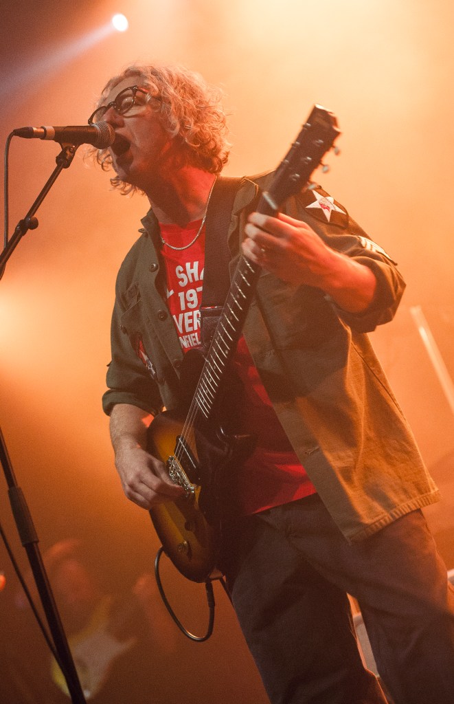 Cast w/Woo - Manchester Ritz: Live Review : At The Barrier