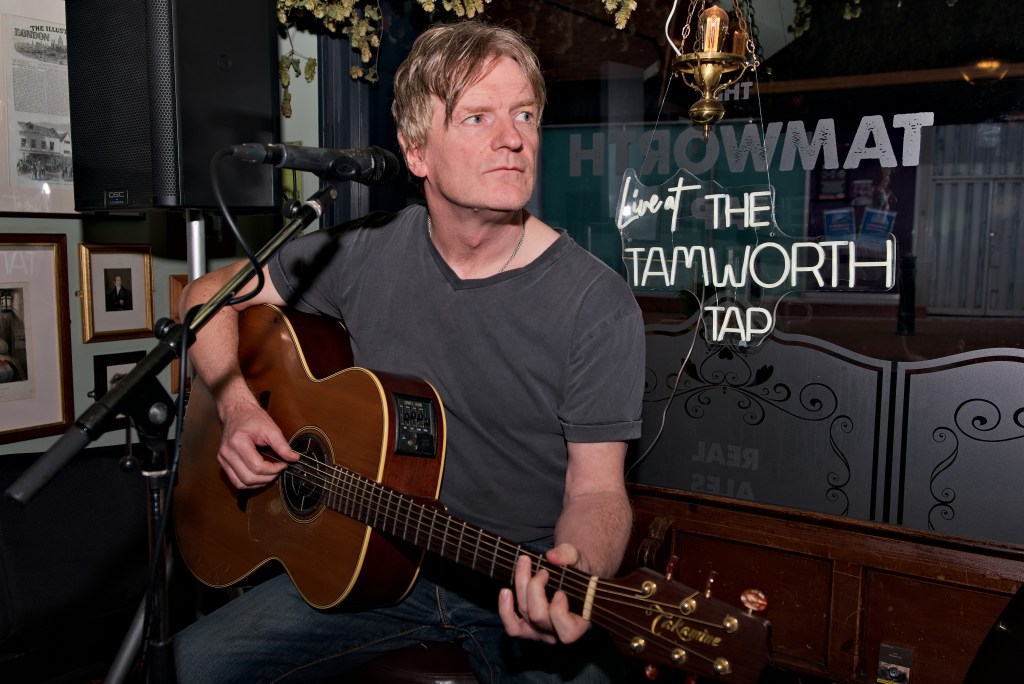 Loz Rabone - A Troubador's Lament: Album Review : At The Barrier
